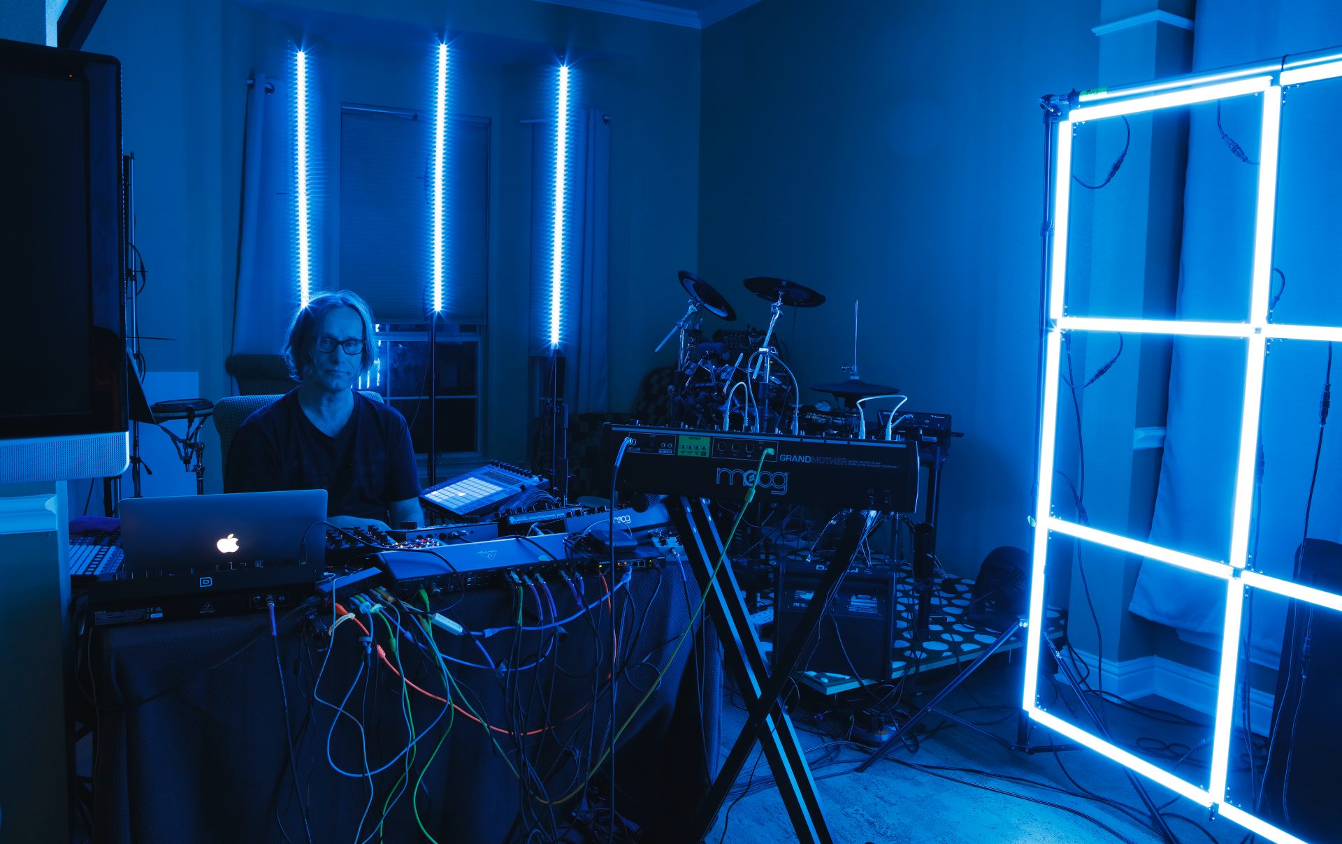 Kelly DeLay : Multi-Media Artist